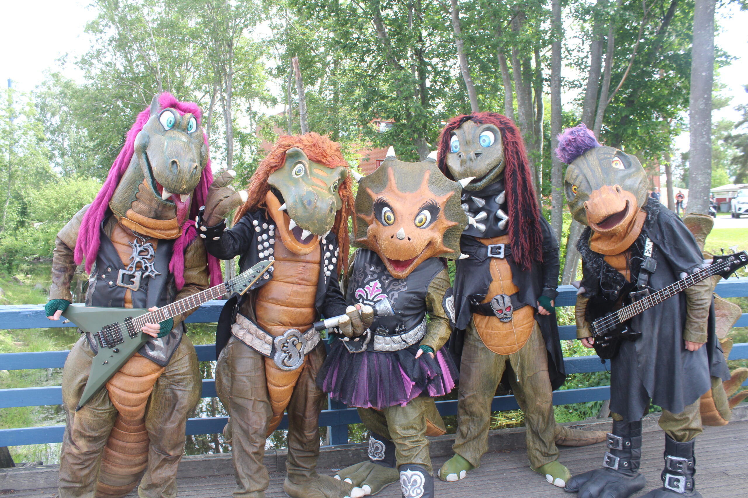 Hevisaurus-huumaa Saarikentällä - Torstai-lehti