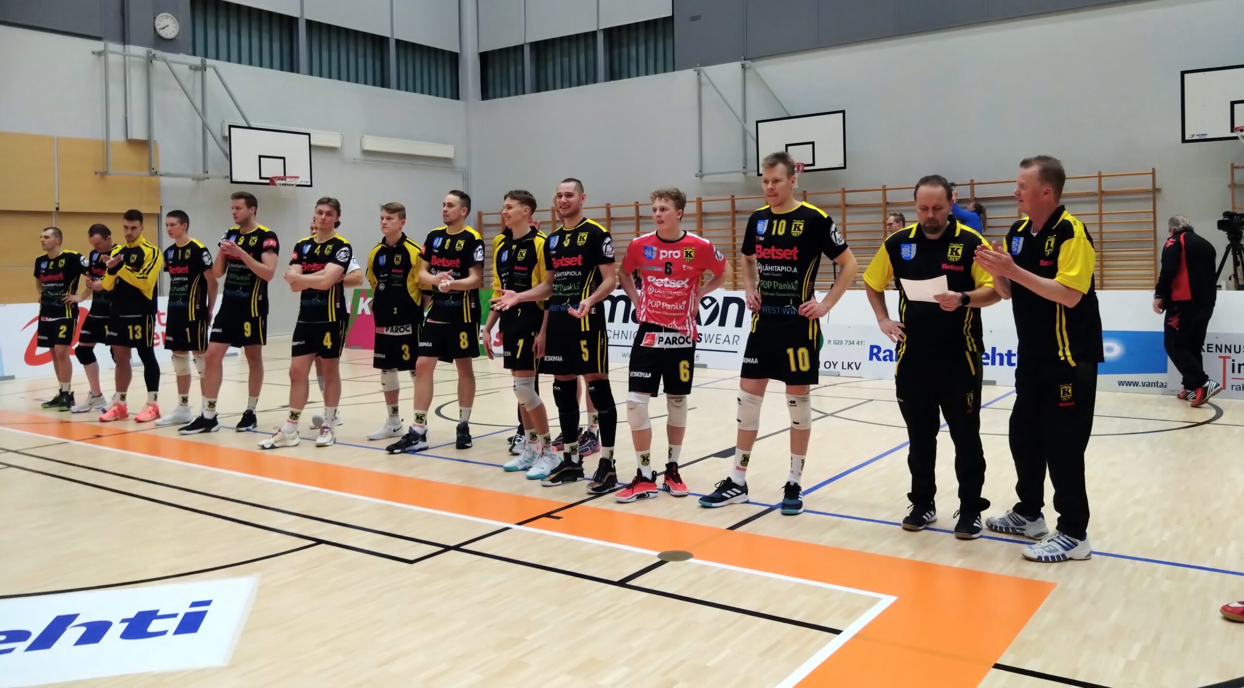 KyKy-Betset haastoi Vantaa Ducksin kahdesti Korson Lumossa - Torstai-lehti
